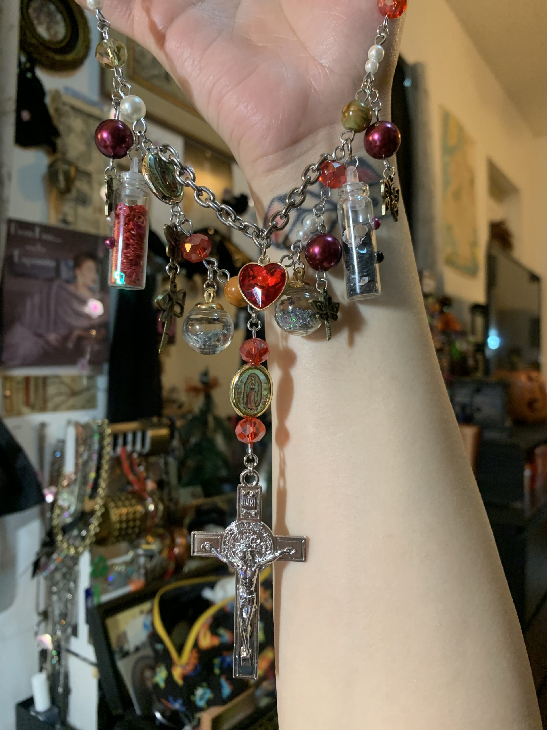 Red hearts and cross – Tacky Girlz
